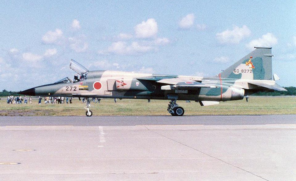 nhungdoicanh: Mitsubishi F-1
