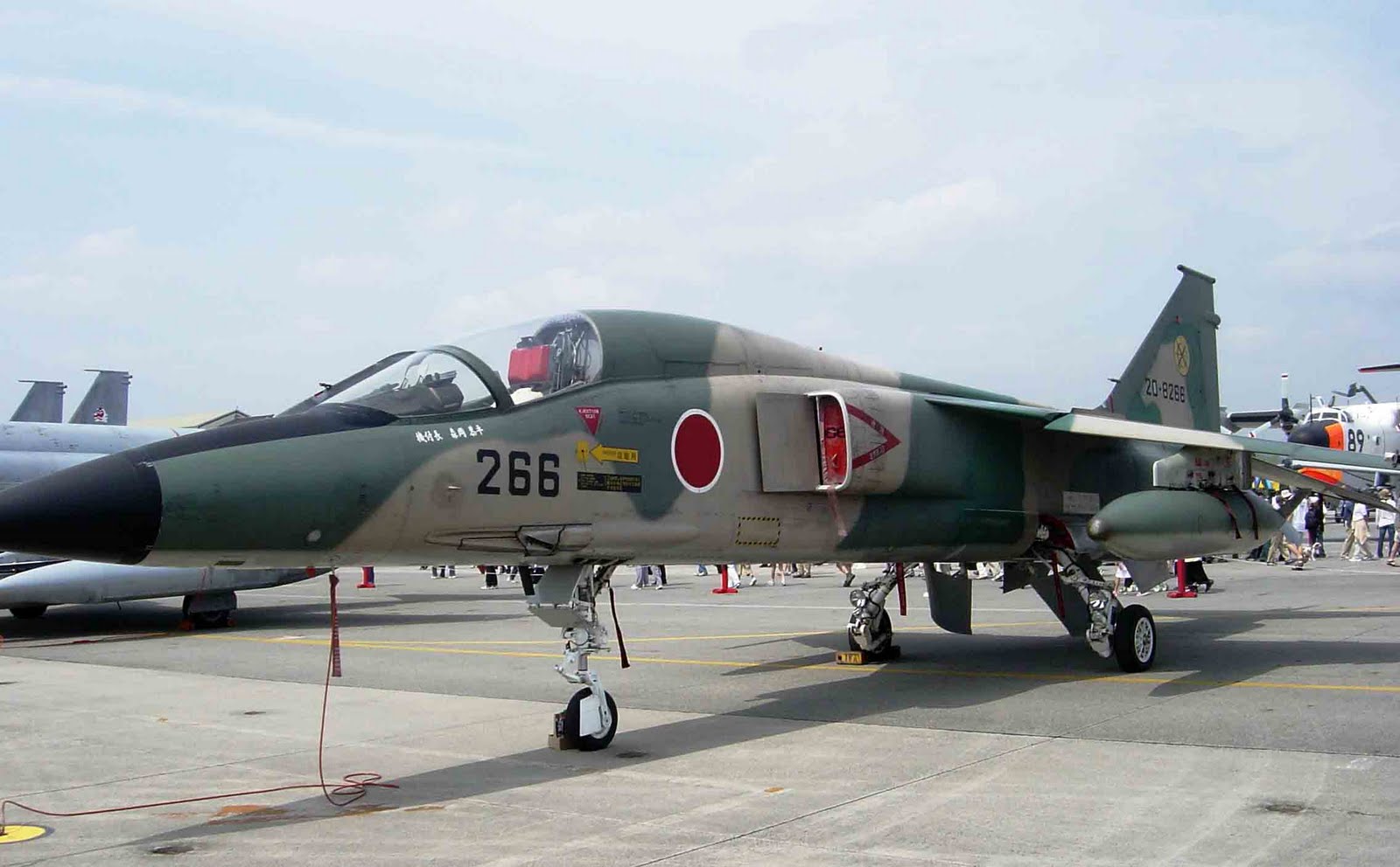 nhungdoicanh: Mitsubishi F-1
