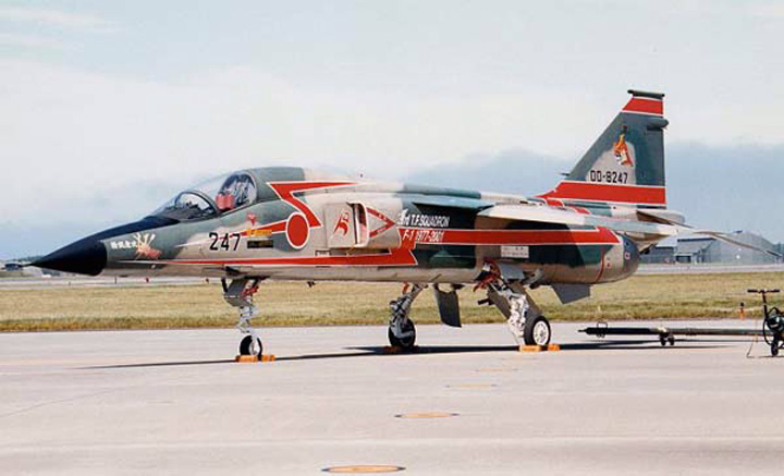 nhungdoicanh: Mitsubishi F-1