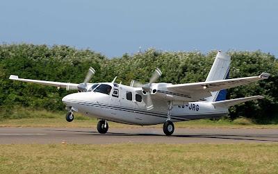 nhungdoicanh: Aero Commander 500