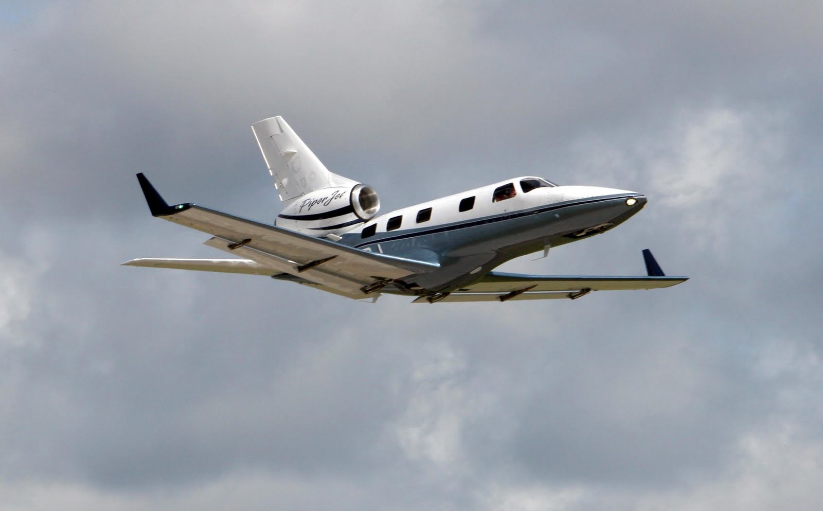nhungdoicanh: Piper PA-47 PiperJet