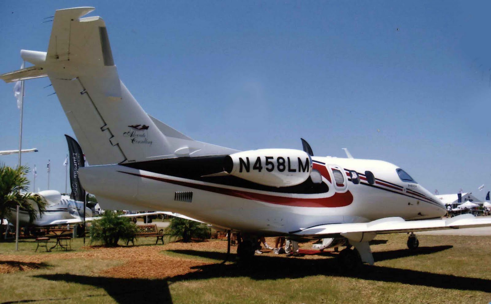 nhungdoicanh: Embraer Phenom 100