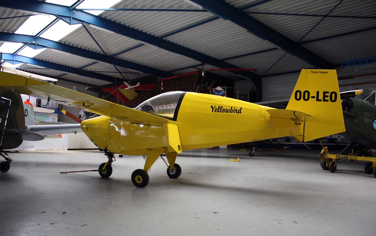 nhungdoicanh: Tipsy T-66 Nipper