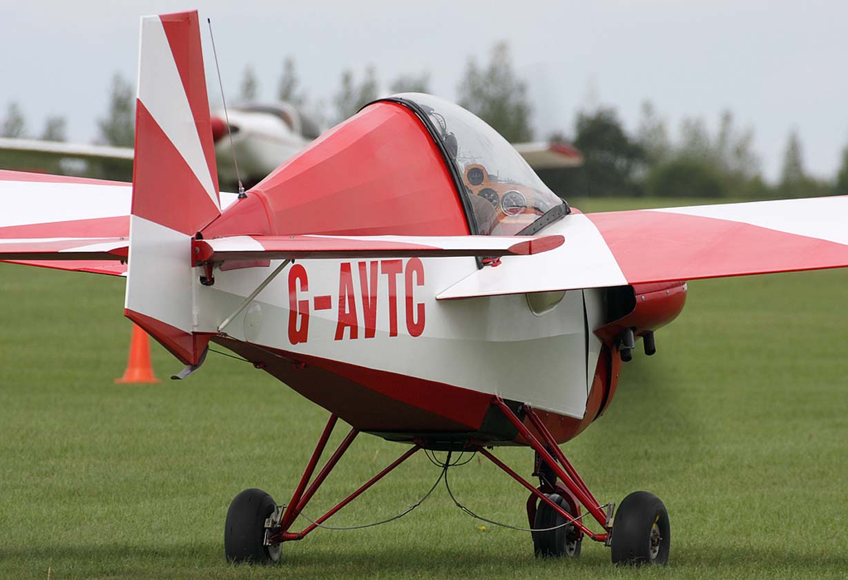 nhungdoicanh: Tipsy T-66 Nipper