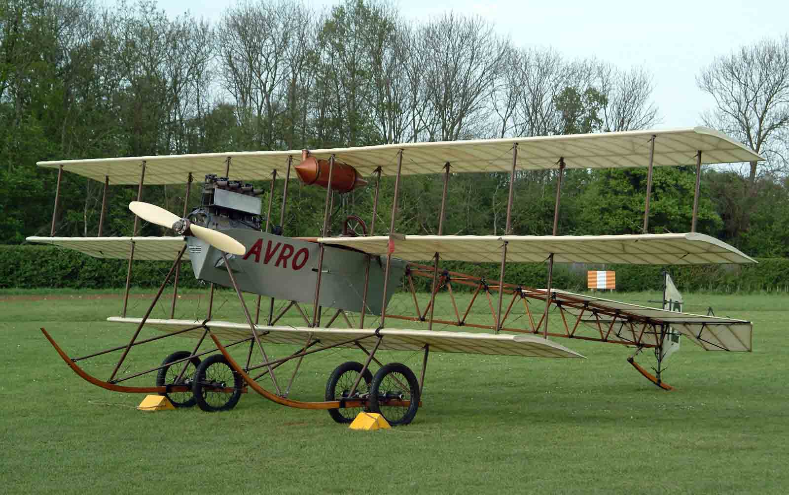 nhungdoicanh II: Roe Triplane (Avro Triplane)