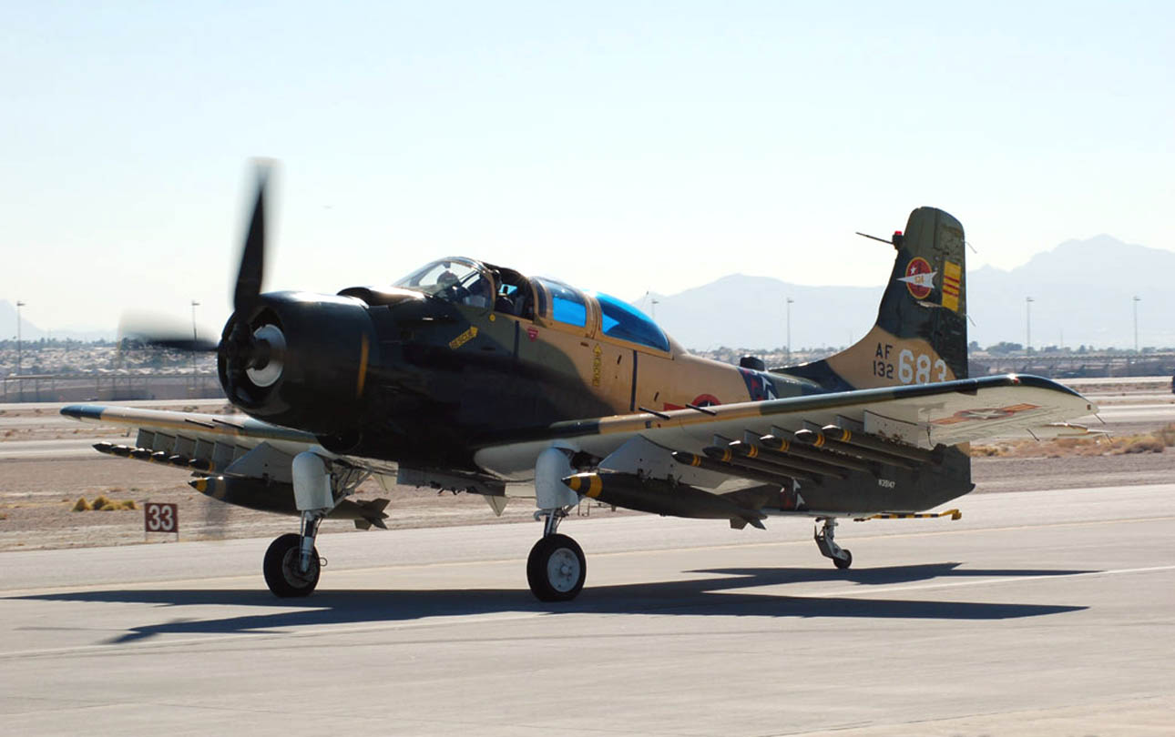 nhungdoicanh: Douglas A-1 Skyraider