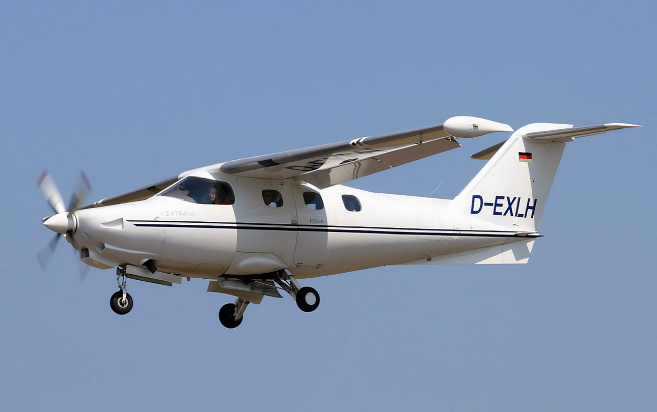 nhungdoicanh: Extra EA-400