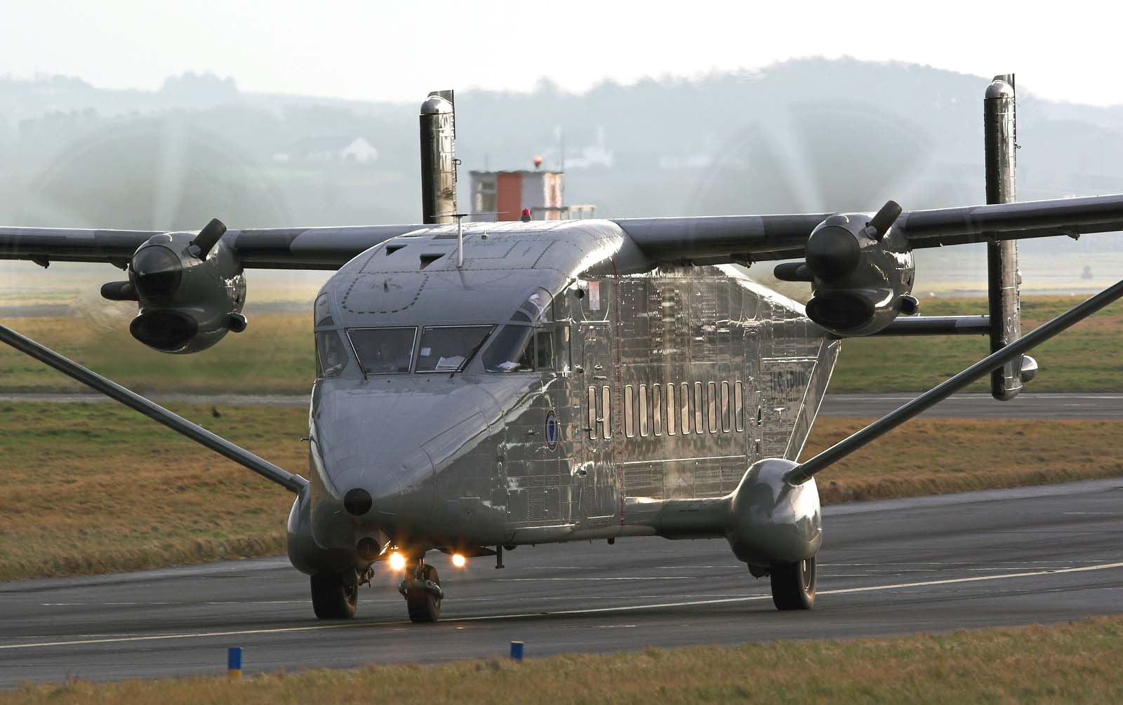 nhungdoicanh: Short C-23 Sherpa