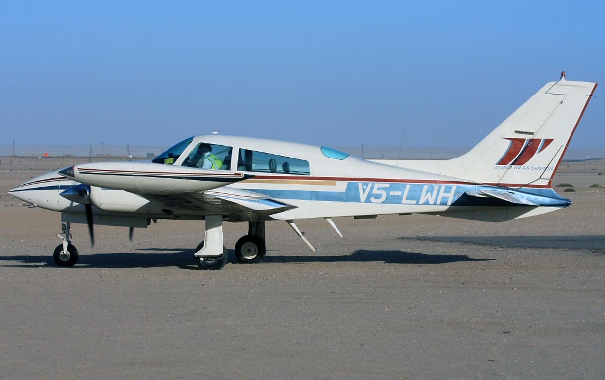 nhungdoicanh: Cessna 310