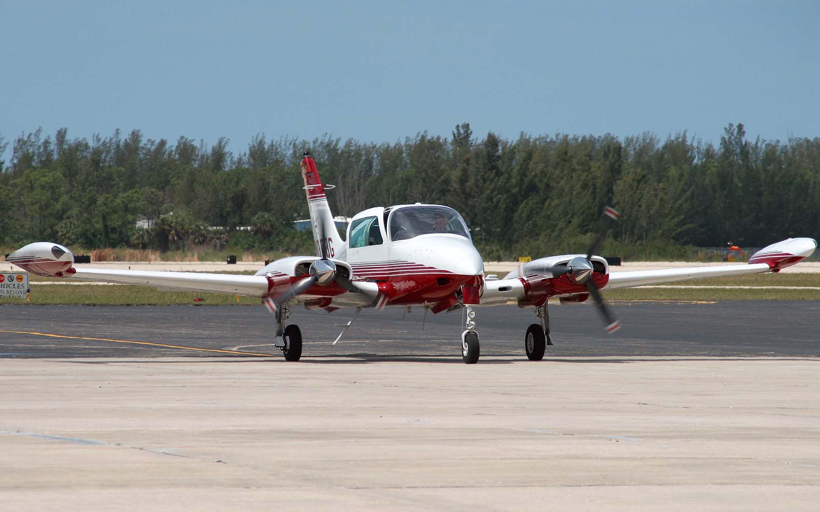 nhungdoicanh: Cessna 310
