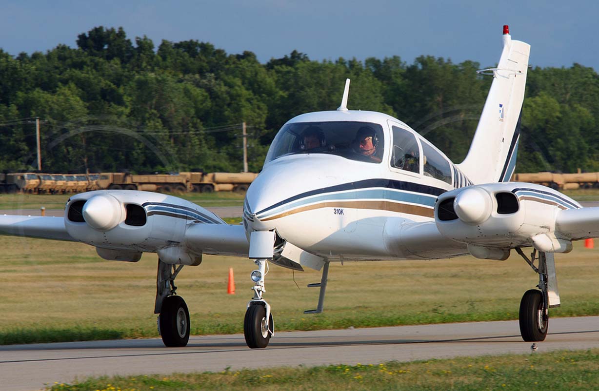 nhungdoicanh: Cessna 310