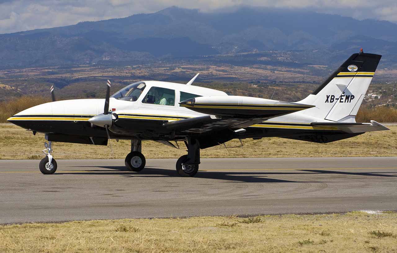 nhungdoicanh: Cessna 310