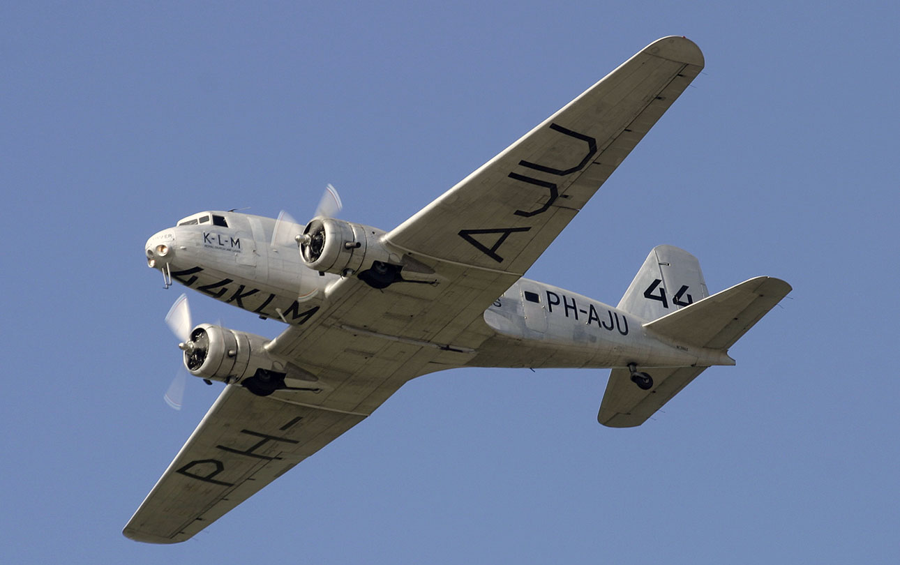 nhungdoicanh: Douglas DC-2
