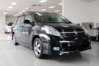 Distinction Auto: Toyota ISIS 1.8