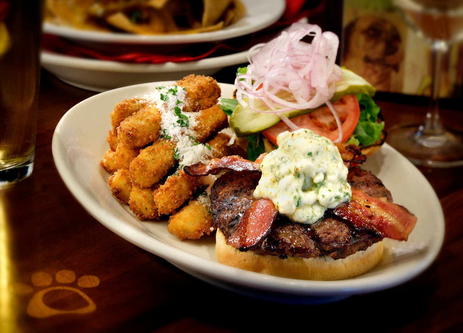 Daily Temecula: New at the Promenade Mall in Temecula: The Lazy Dog Cafe