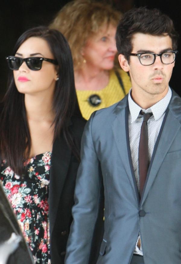 solo disney: Demi Lovato amenazada por fans de los Jonas!
