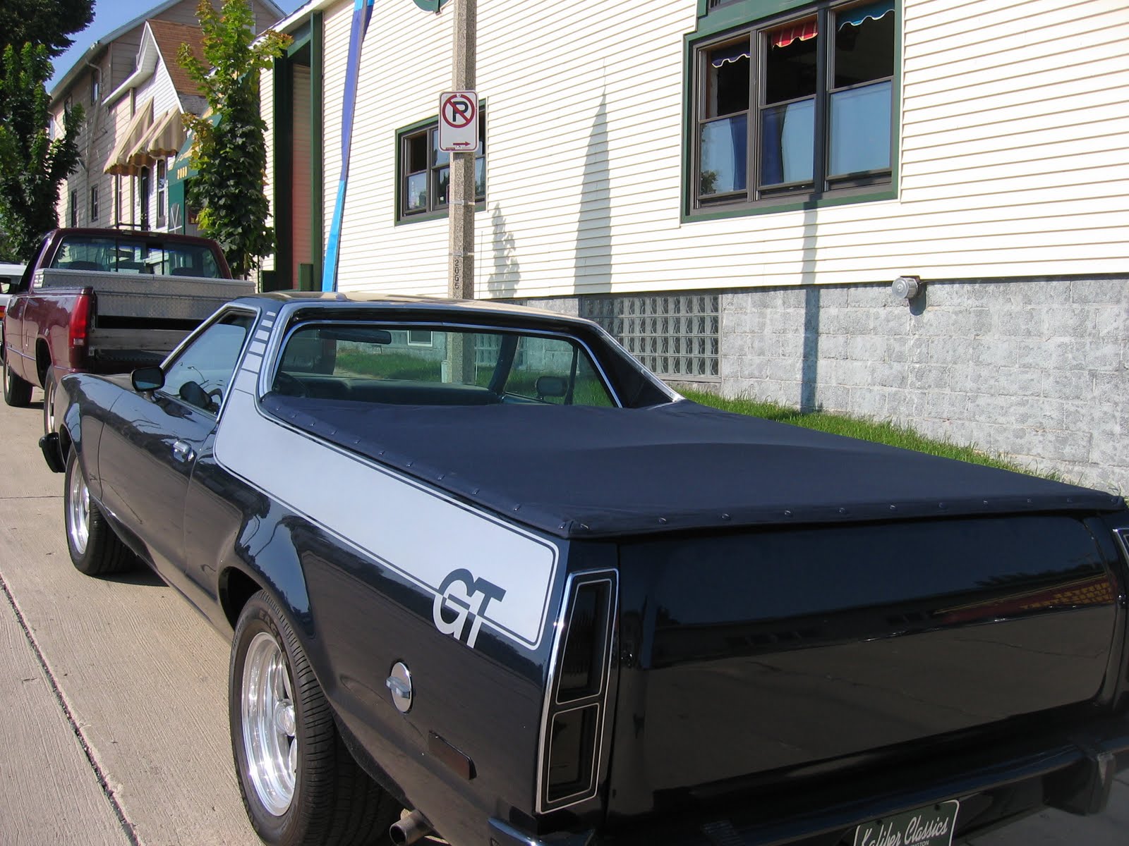 Homestyle Custom Upholstery and Awning: Ranchero Bed Cover