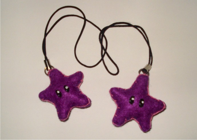 Marcecharitas: Estrellitas en color morado con ojitos.
