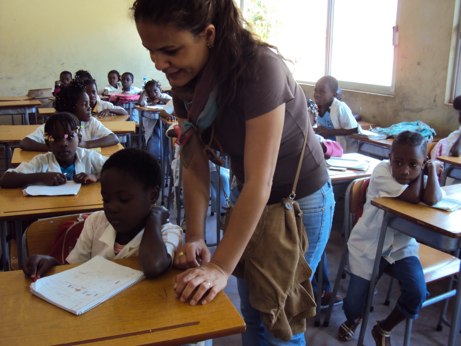 Um trabalho em Angola: Uma escola em Luanda.