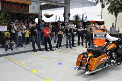 roi harley-davidson malaysia: How to lift a fallen motorcycle?