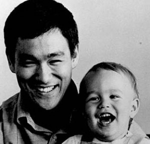 Bruce Lee: ALEGRIA Y TRISTEZA: EL NACIMIENTO DE SU HIJO Y MUERTE DE SU ...