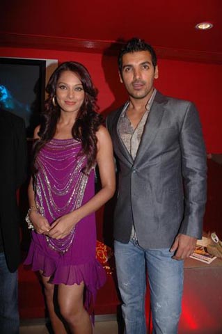 Bipasha Basu And John Abraham | BOLLYWOOD NEWS