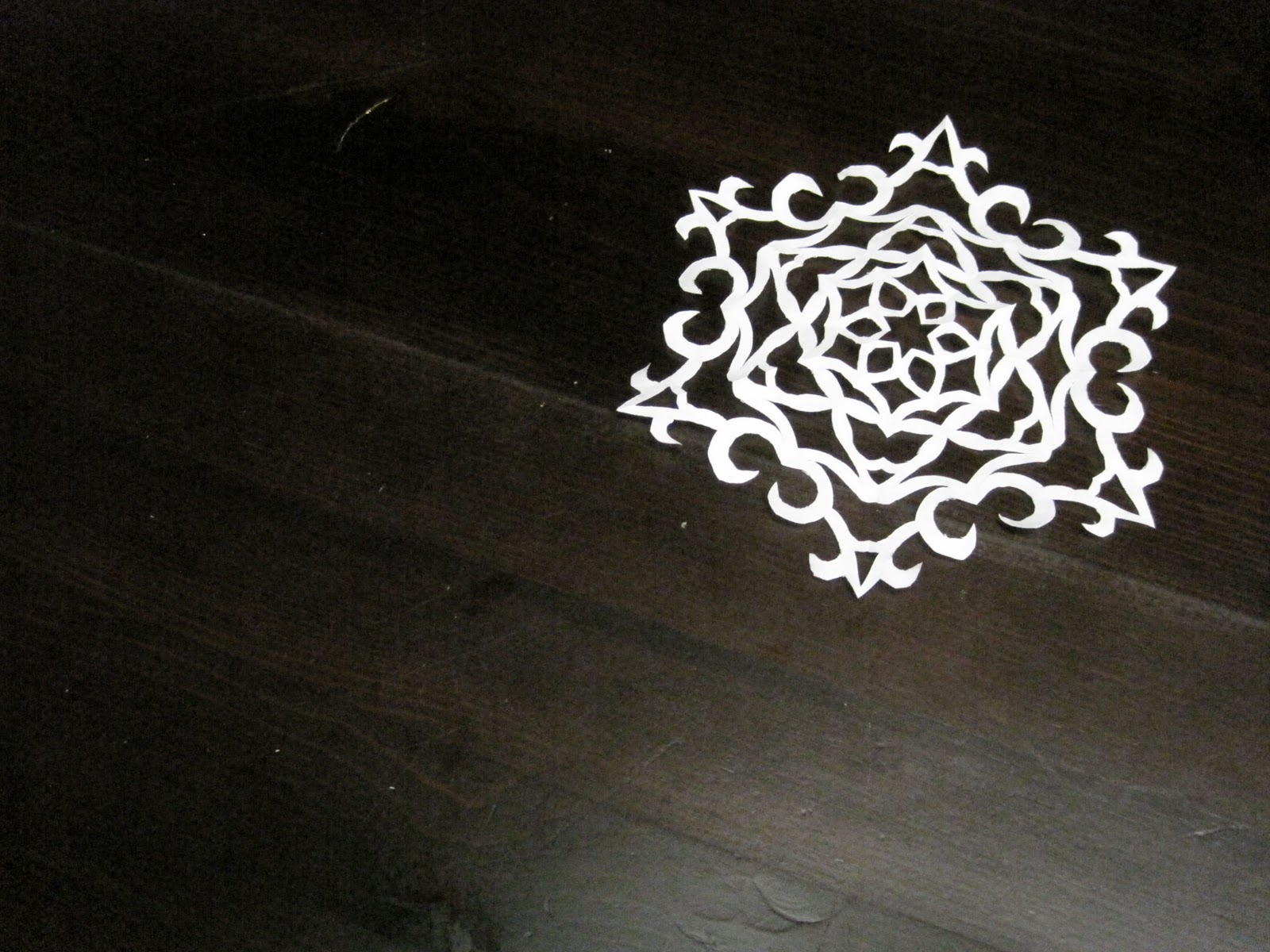 gabrieleacademy.com » How to Make Beautiful Six Pointed Paper Snowflakes