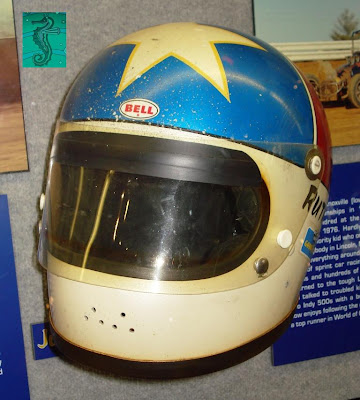 Nostalgia on Wheels: Drag Racing Helmets