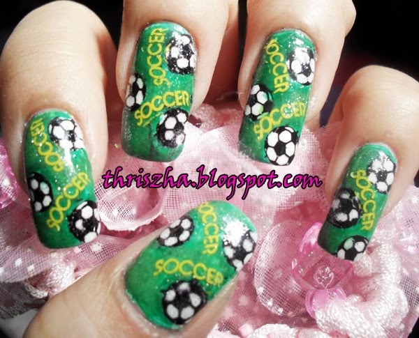 FAB UR NAILS: SOCCER NAIL ART ENTRY