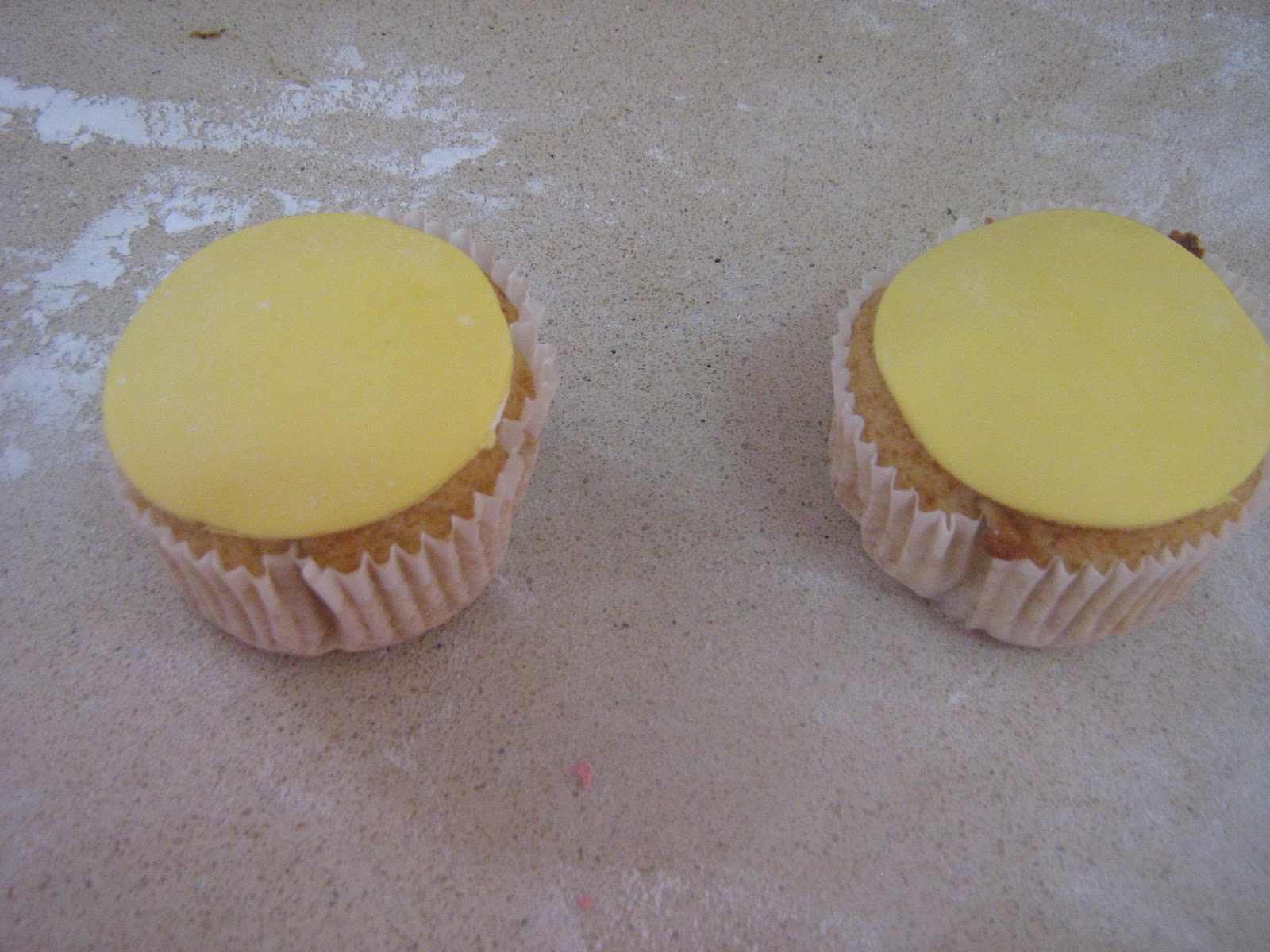 לוח שנה בעוגה Dates of Cake: Adar Smiley Cupcakes