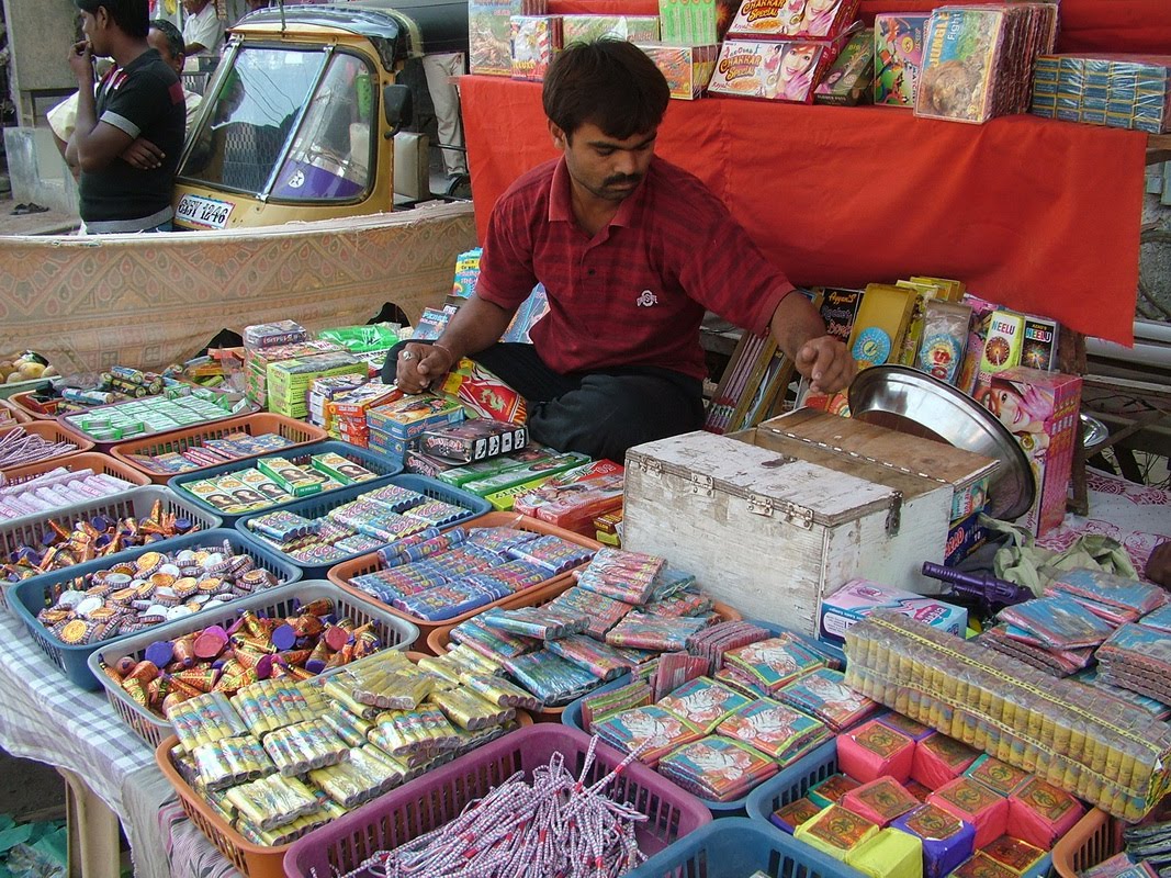 BHATI N : PHOTO JOURNALIST: divali tane fatakada,,,rango,,,,,mukhavas ...