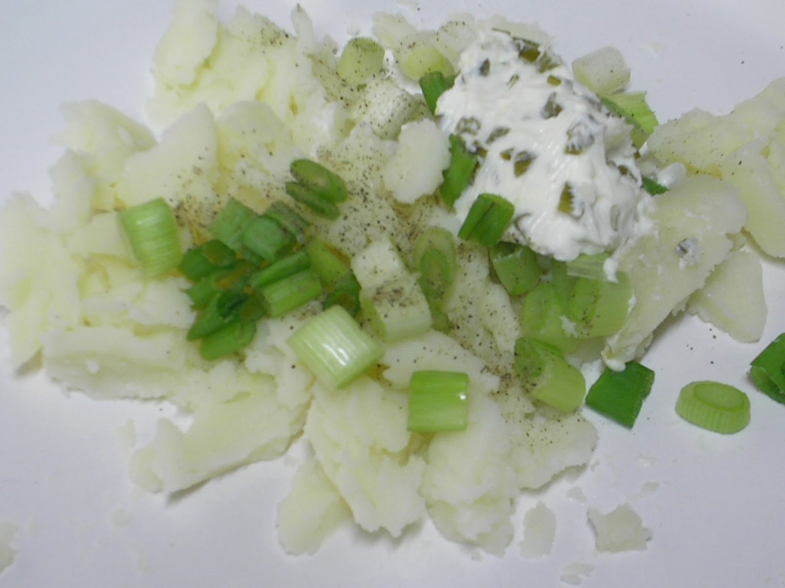 Try Something New...: Cheesy filled Jacket Potatoes