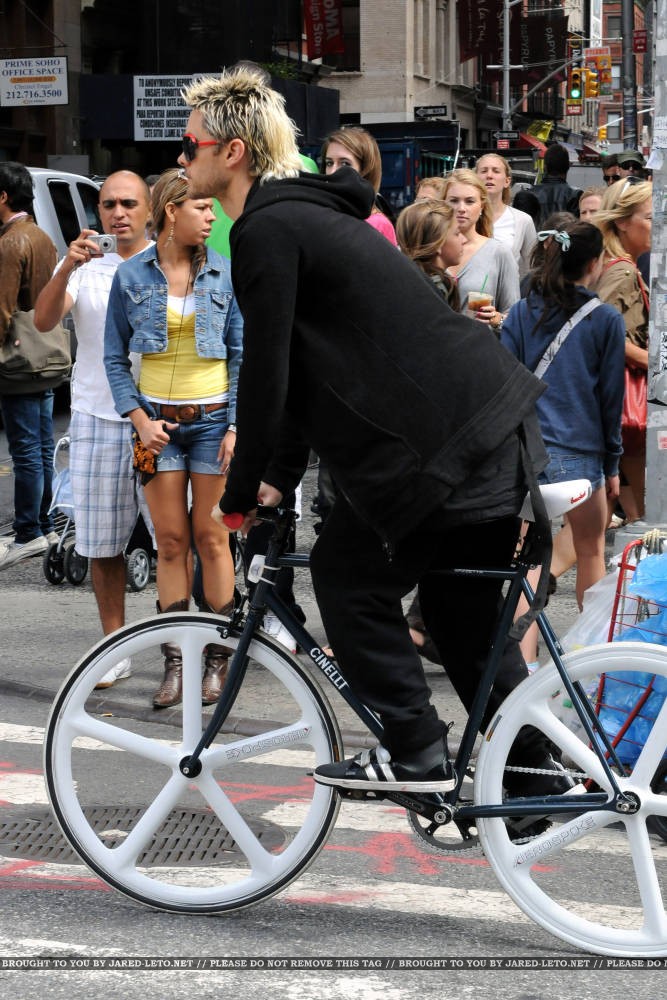 WE ARE THE TRUE BELIEVERS: Jared Leto Bike Ride in New York