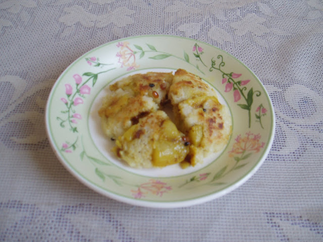 Simple Indian Food- An Easy Cooking Blog: Stuffed idli roast