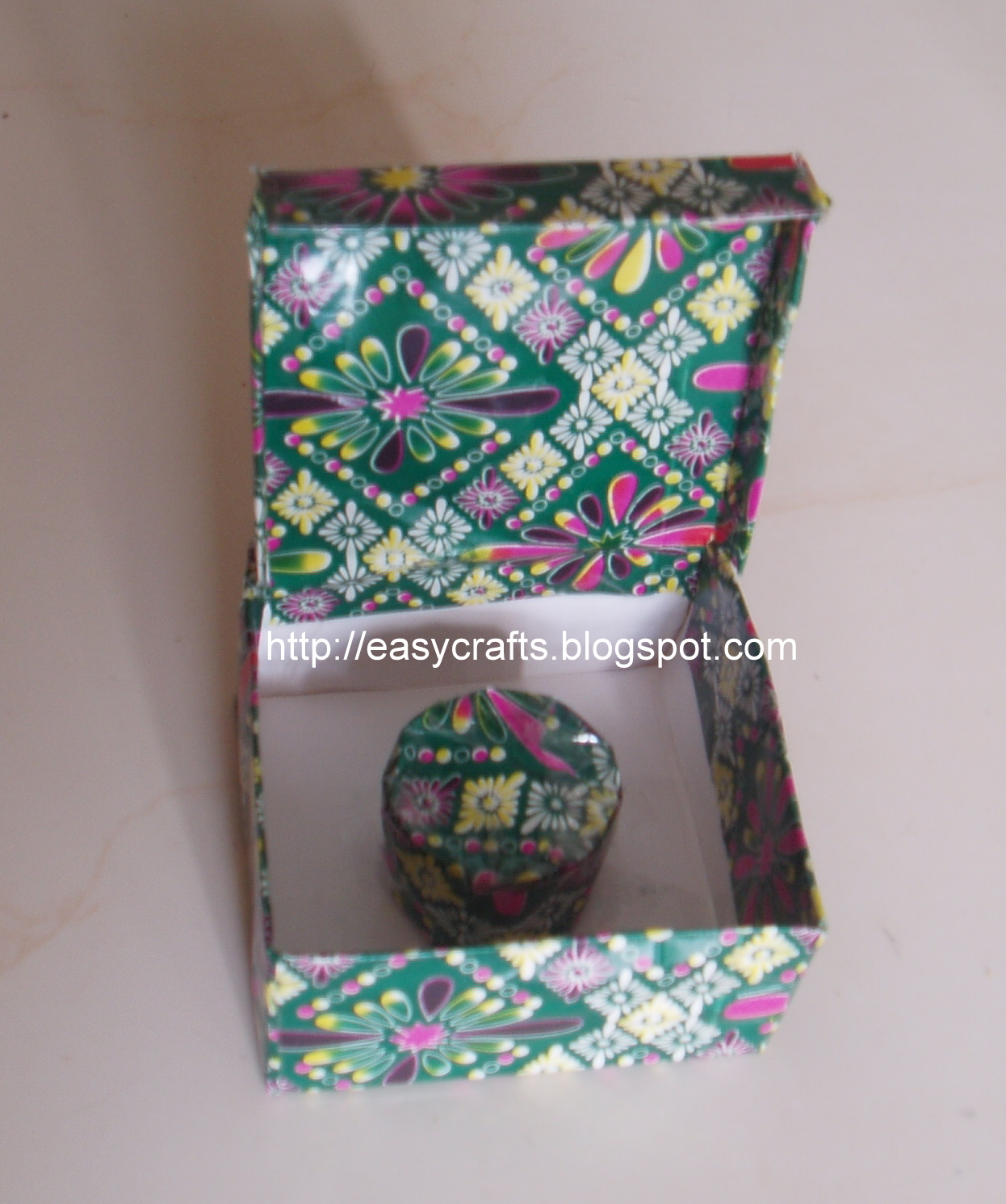 Easy Crafts - Explore your creativity: Bangle box