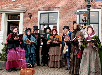Vemde Foto's: Midwinterfeest in Graft-De Rijp in Dickens sfeer