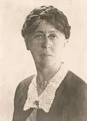 Valeria Estudiando Administración: Mary Parker Follet