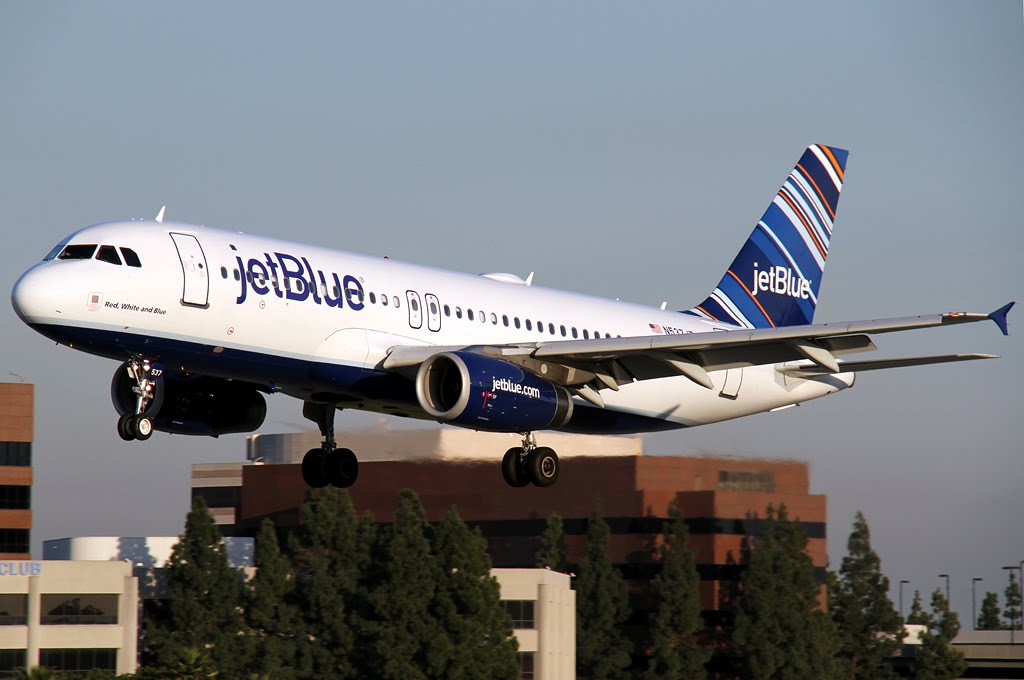 Aero Pacific Flightlines: Another jetBlue A320 wears the "Barcode" tail ...