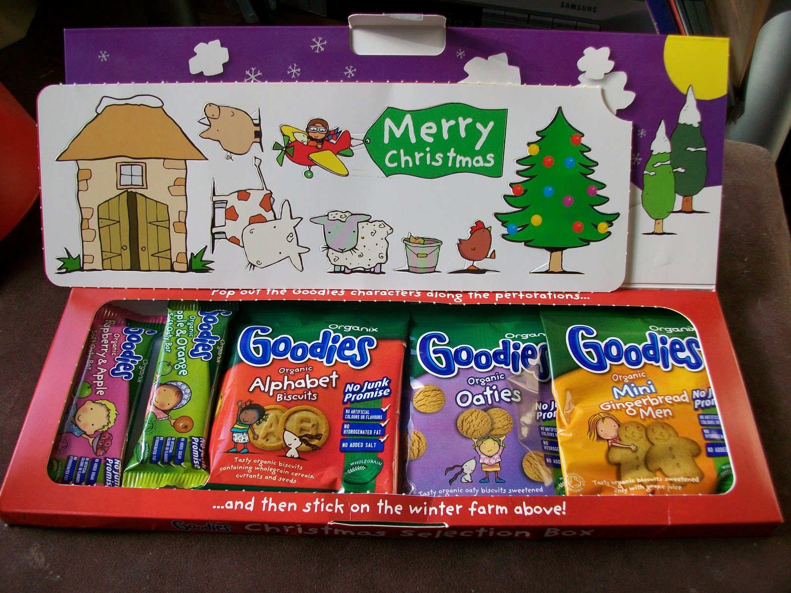 Piddley Pix - The Blog!: Organix Christmas Selection Box - Review!