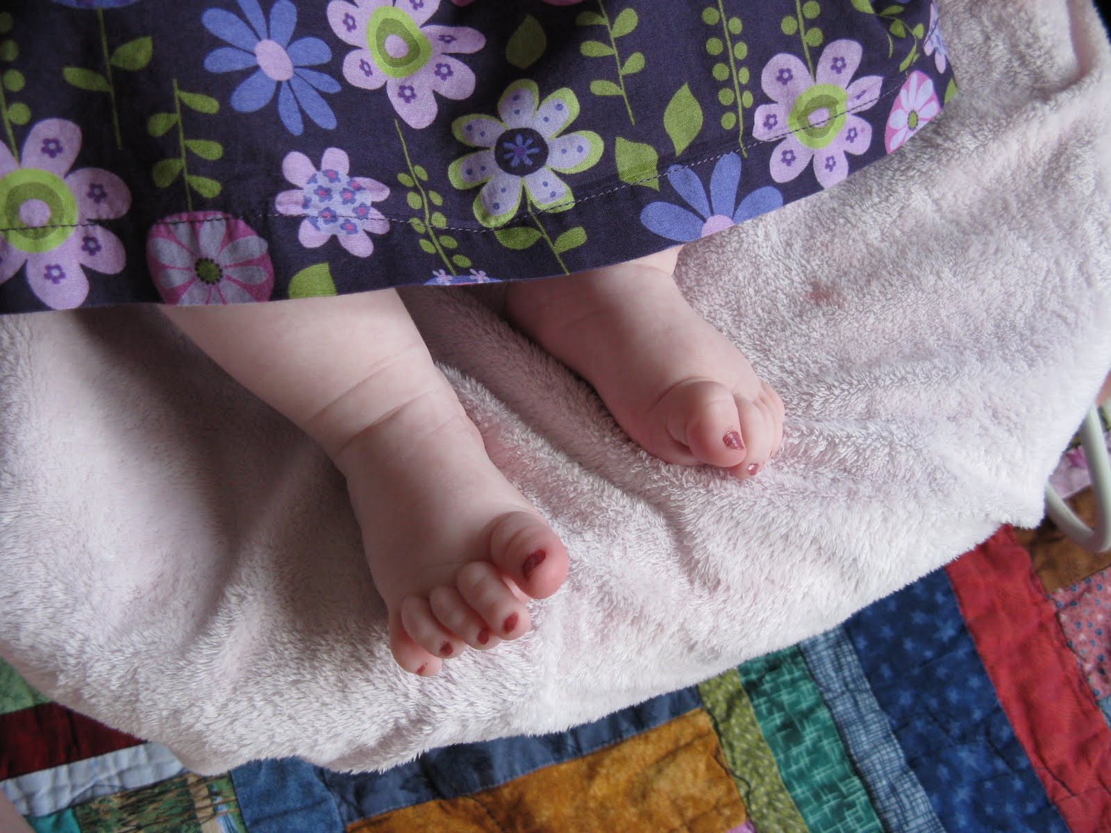 Cranberry Tea Time: Girly Feet