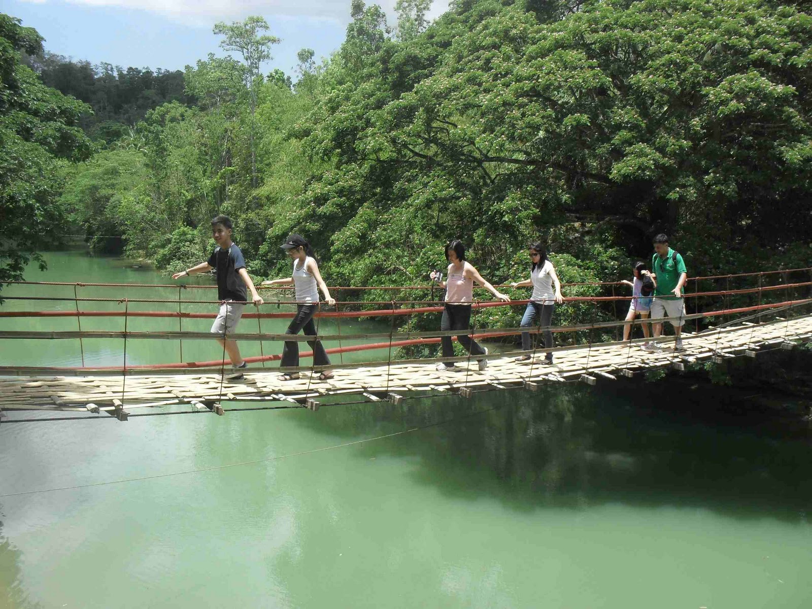 Pinoy Roadtrip: Hanging Bridge of Bohol