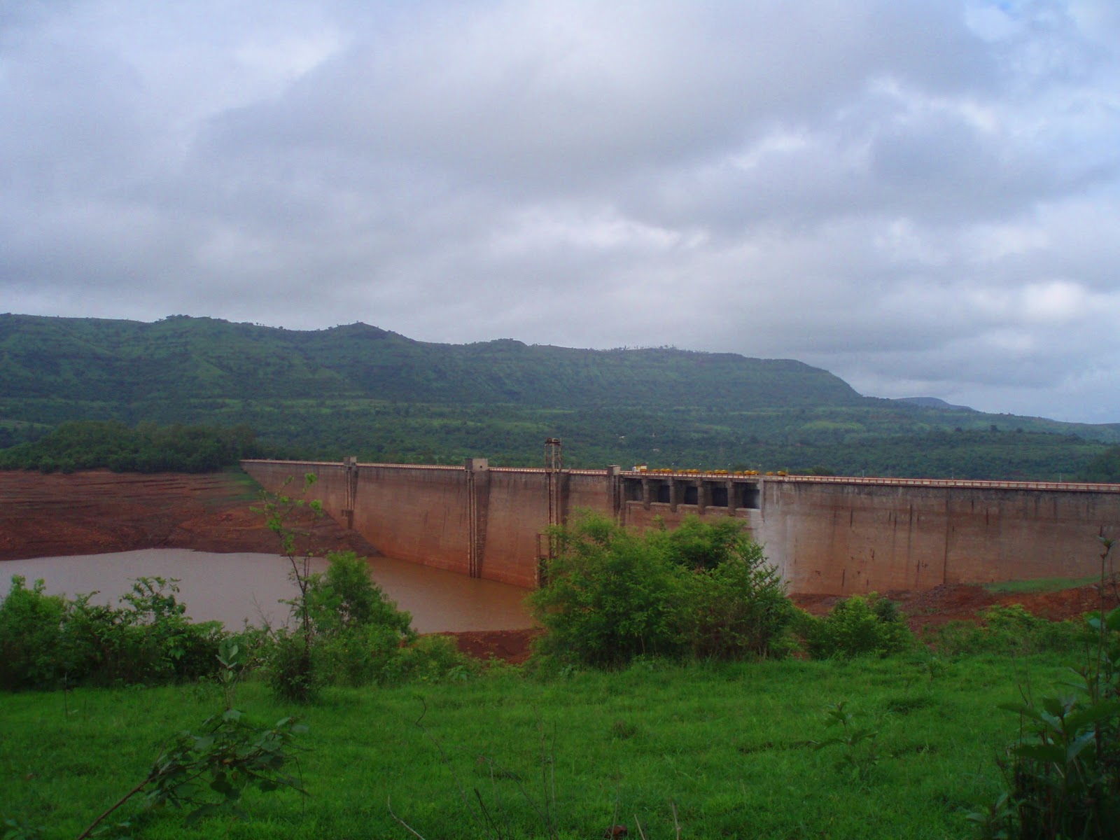 Travelz Unlimited: Khadakvasla , Panshet & Varasgaon Dams : A Photo Feature
