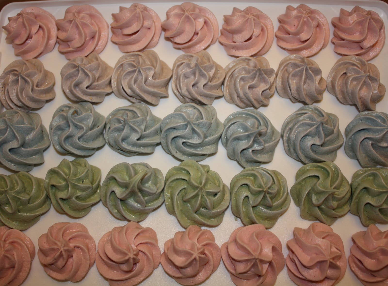 Mel's Sweet Treats: Meringues