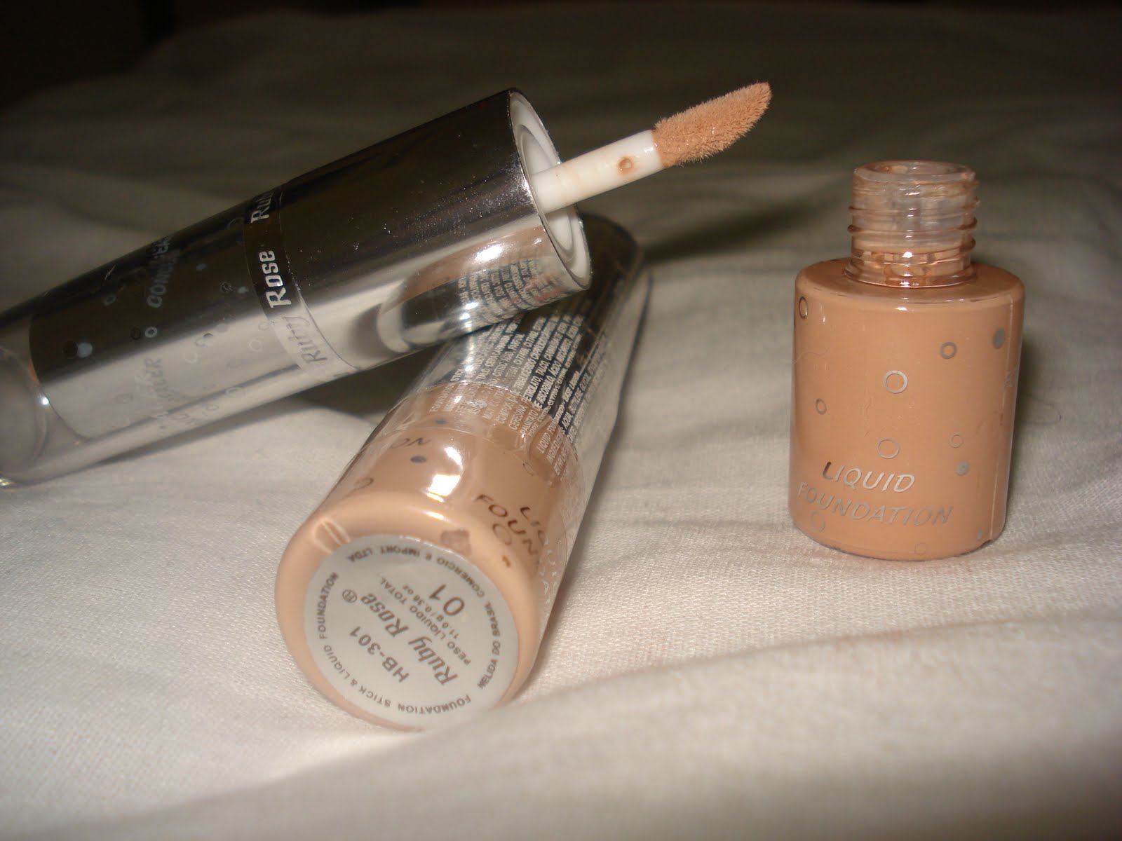 doce cabanna: BASE LÍQUIDA+BASE EM BASTÃO DA RUBY ROSE, IMPERDÍVEL!!!