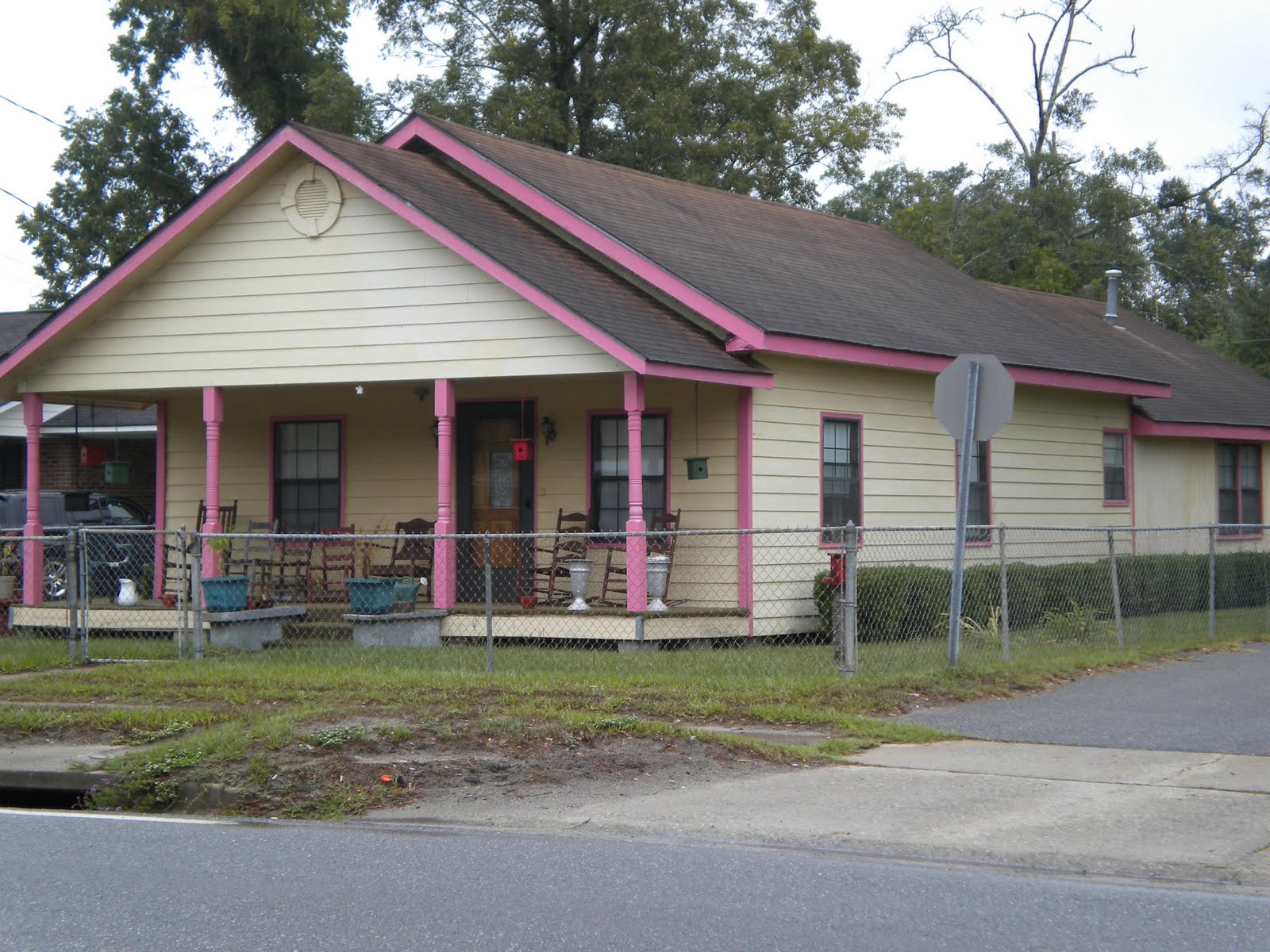 Blushing Rose: ~ Pink & White Southern Homes ~ Pink Saturday