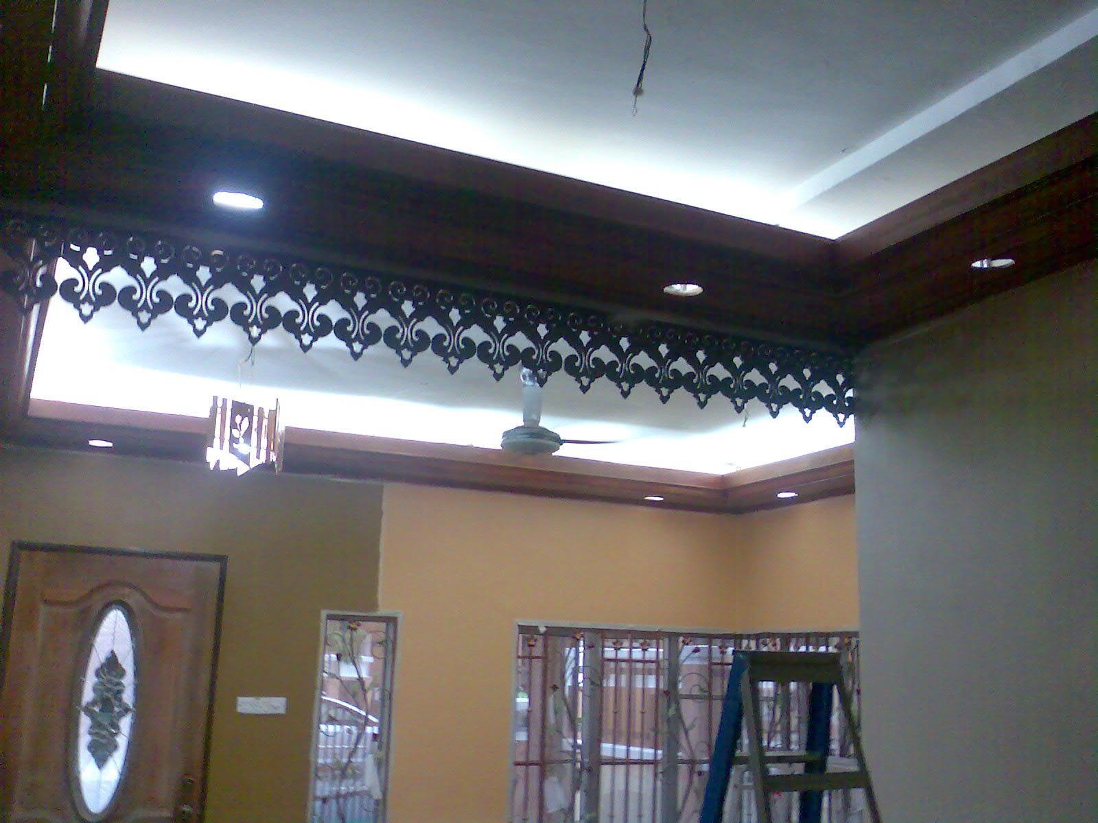 .: membina konis rumah menggunakan kayu