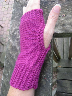 Rox Talks: Free and Easy Fingerless Mitts pattern