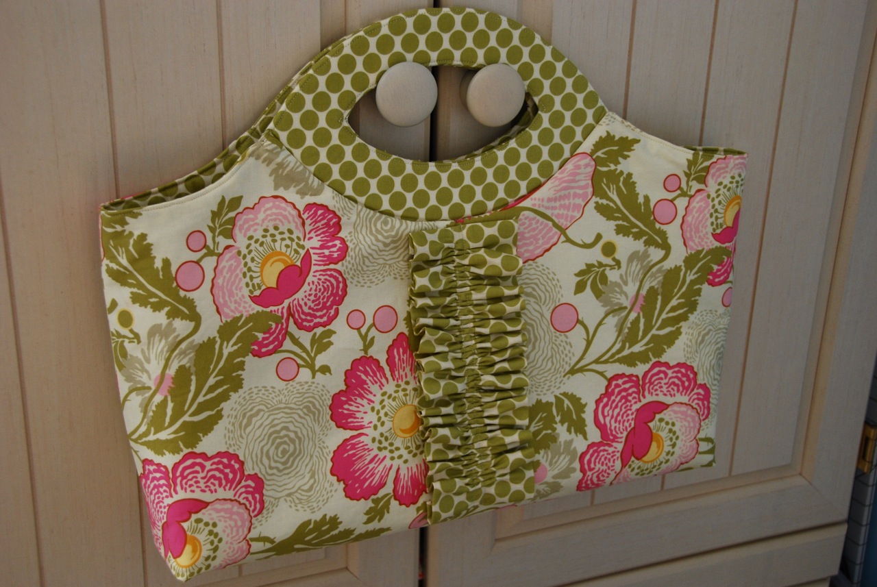 Pin. Sew. Press.: Miss Maven Ruffled Handbag