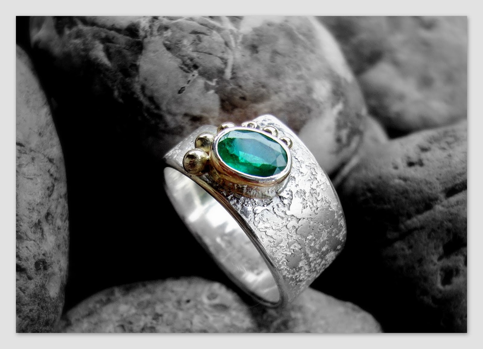 EK Art Jewelry Tamarindo Costa Rica: Emerald gold ring , new texture!