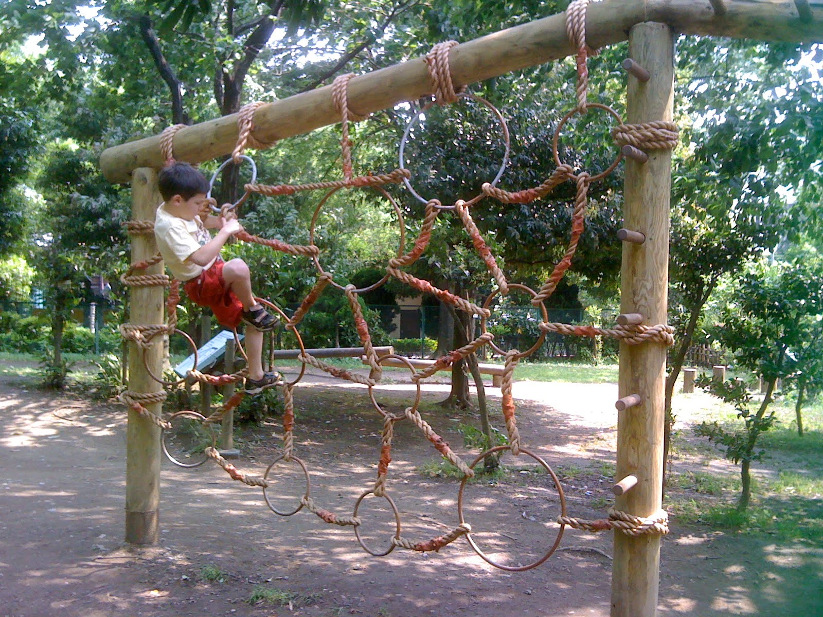 tokyoblog: Heiwa no Mori Koen obstacle course!